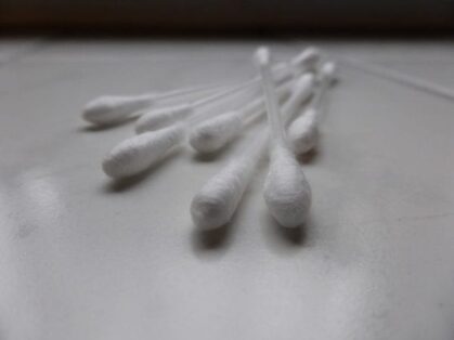 Comment déboucher une oreille : astuces simples et efficaces